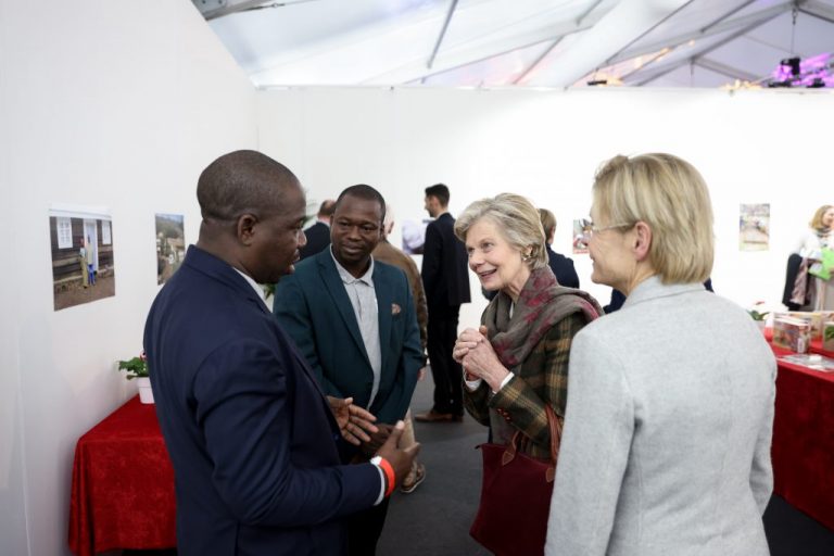 Nous aidons - Croix-Rouge luxembourgeoise, Mënschen hëllefen