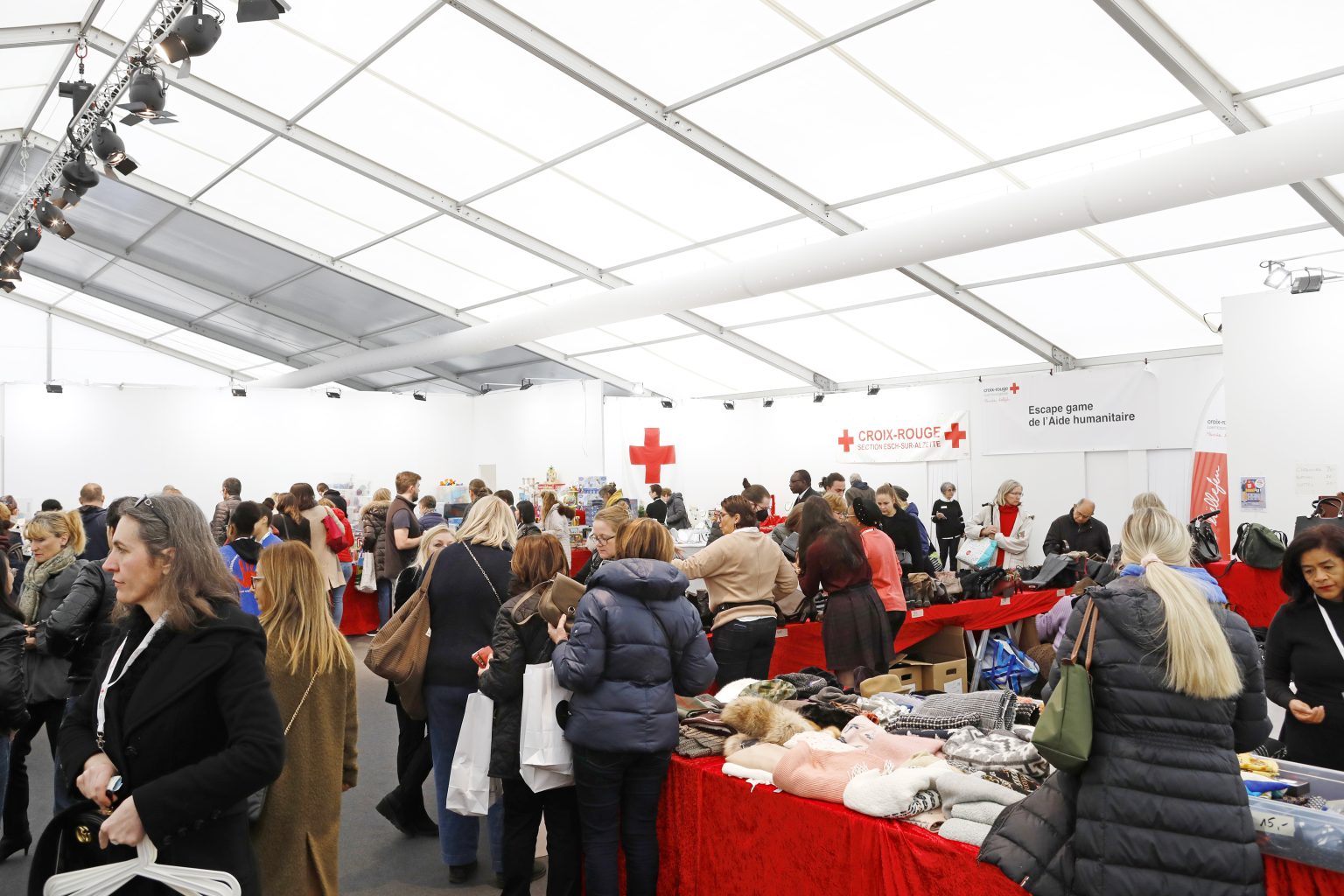 Bazar 2023 - Luxembourg Red Cross, Mënschen hëllefen